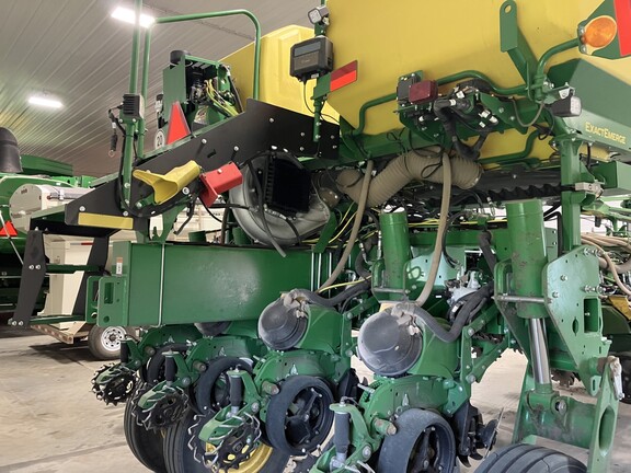 2022 John Deere 1775NT - Grossenburg Implement