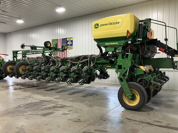 2022 John Deere 1775NT - Grossenburg Implement